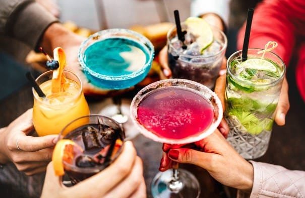 Vida Nocturna en Dénia: Mejores Pubs y Discotecas 2026 • PLAYASDENIA